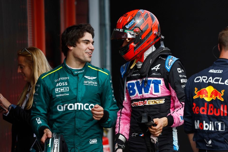 Az Alpine egyik pilótája marad, a másik Bearman csapattársa lehet az F1 ...