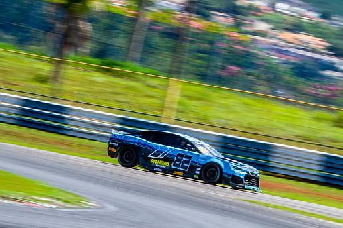 GT Sprint Race: Gerson Campos lidera o TL2 no 'oval' de Goiânia
