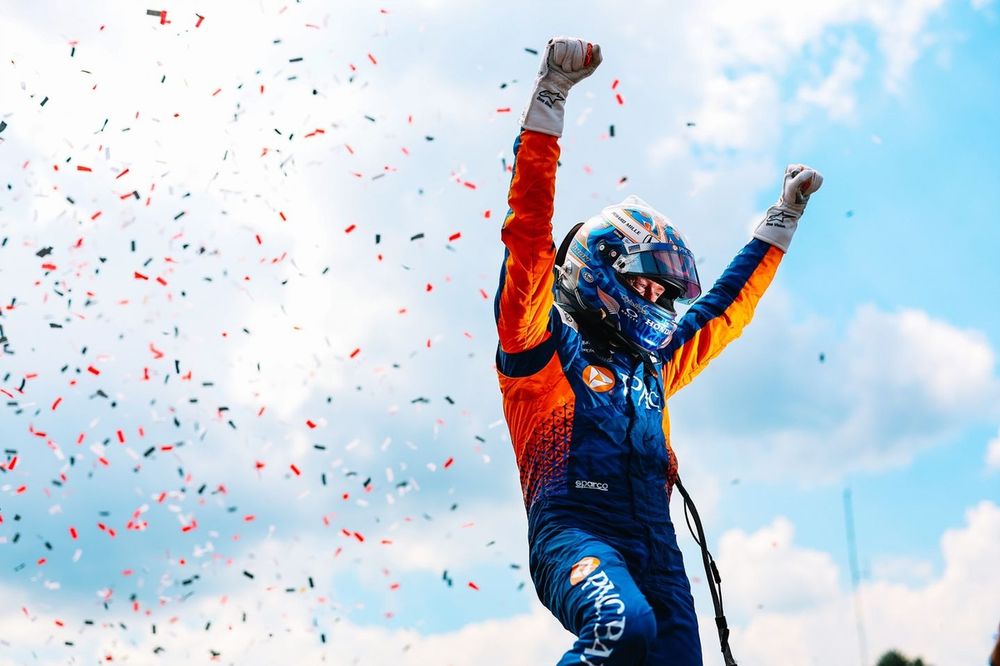 Scott Dixon snatches late race win from Palou at Mid Ohio