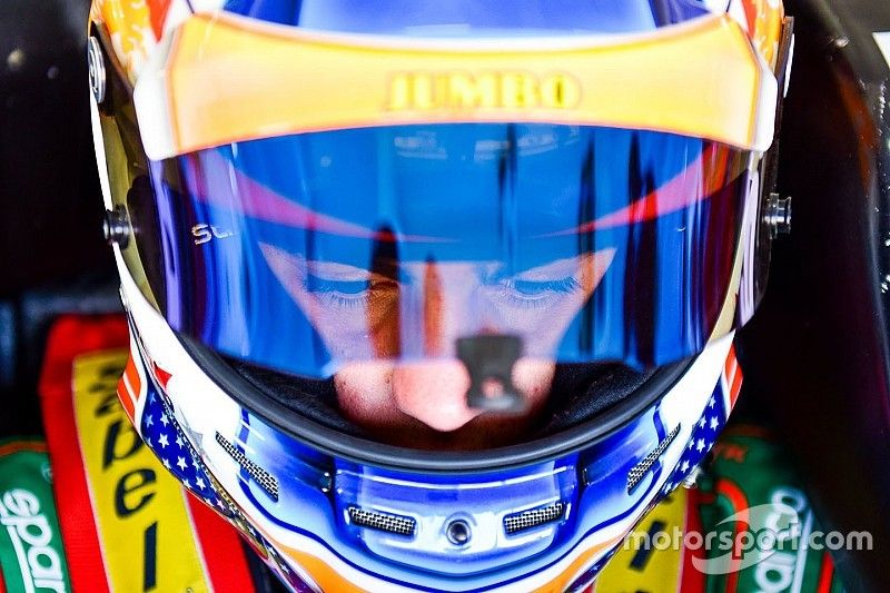 Van Kalmthout imponeert tijdens Pro Mazda-debuut en wint meteen