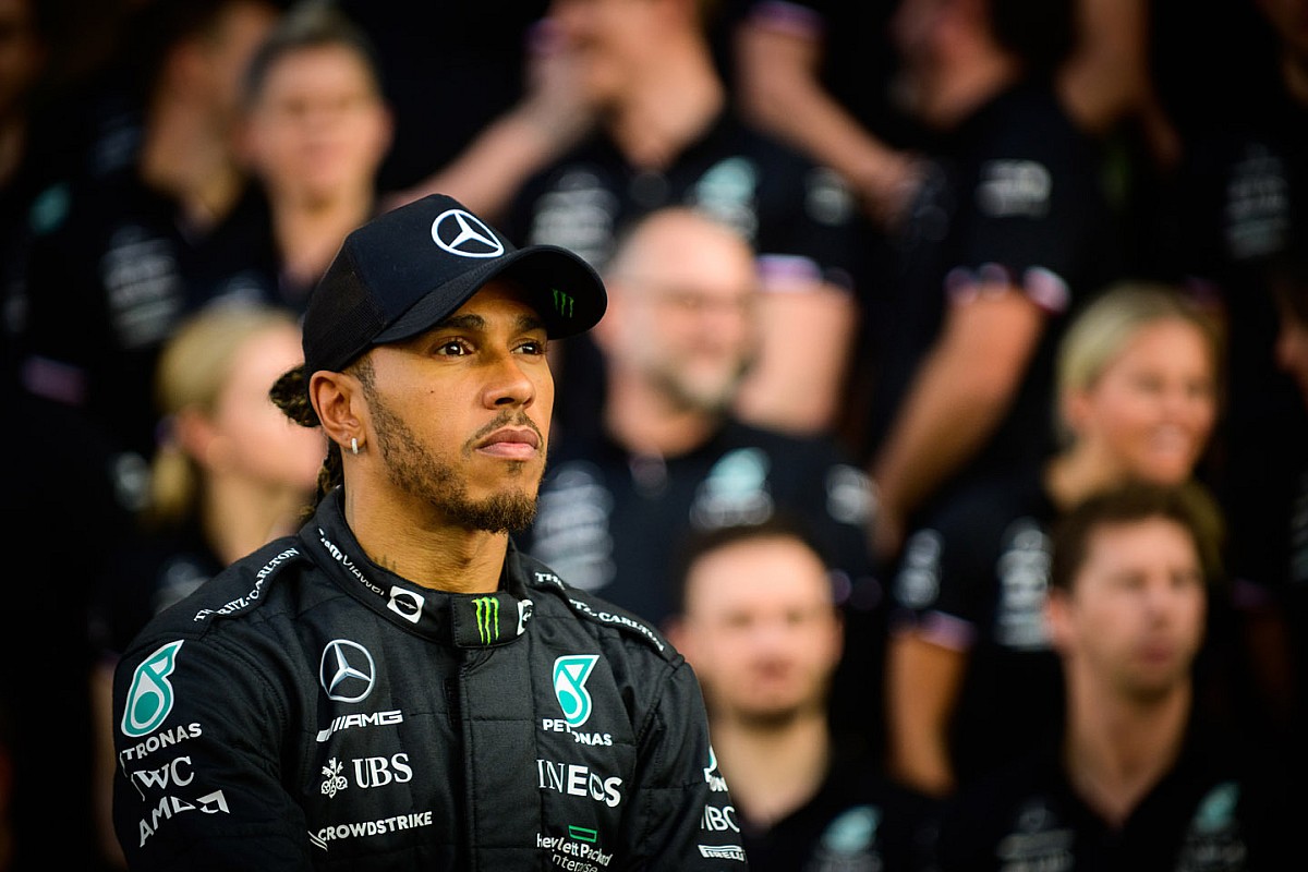 Hamilton: "2022, takım olarak egolarımızı yıkmakla ilgiliydi"