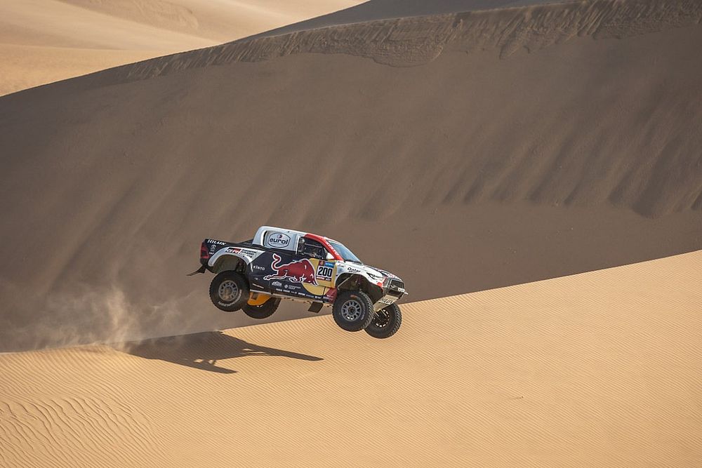 Toyota pone a punto su Hilux T1+ para el Dakar 2023 en Namibia