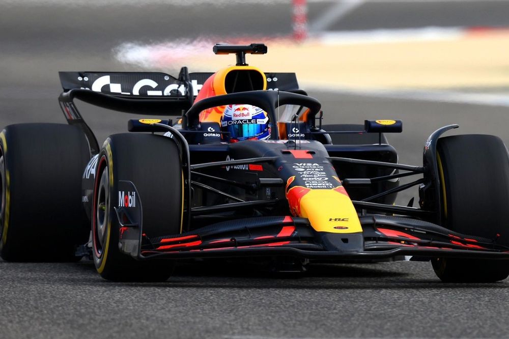 Fotos: Red Bull y Mercedes estrenan sus coches de F1 2025 en Sakhir