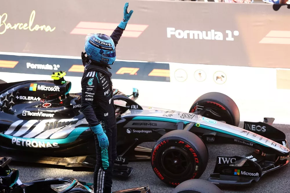 Russell pakt pole in Barcelona, Verstappen moet genoegen nemen met P5