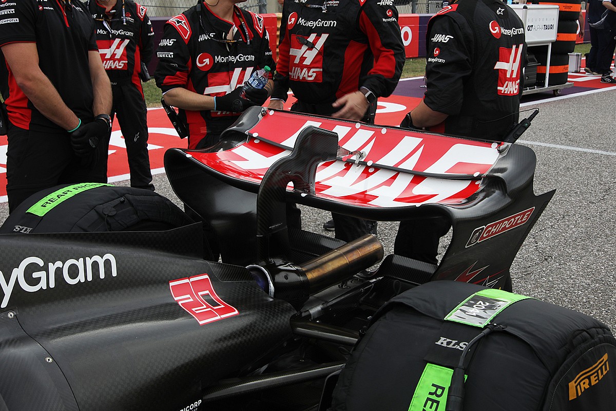 F1 | Haas carica le ali: le due VF-23 partono dalla pit-lane