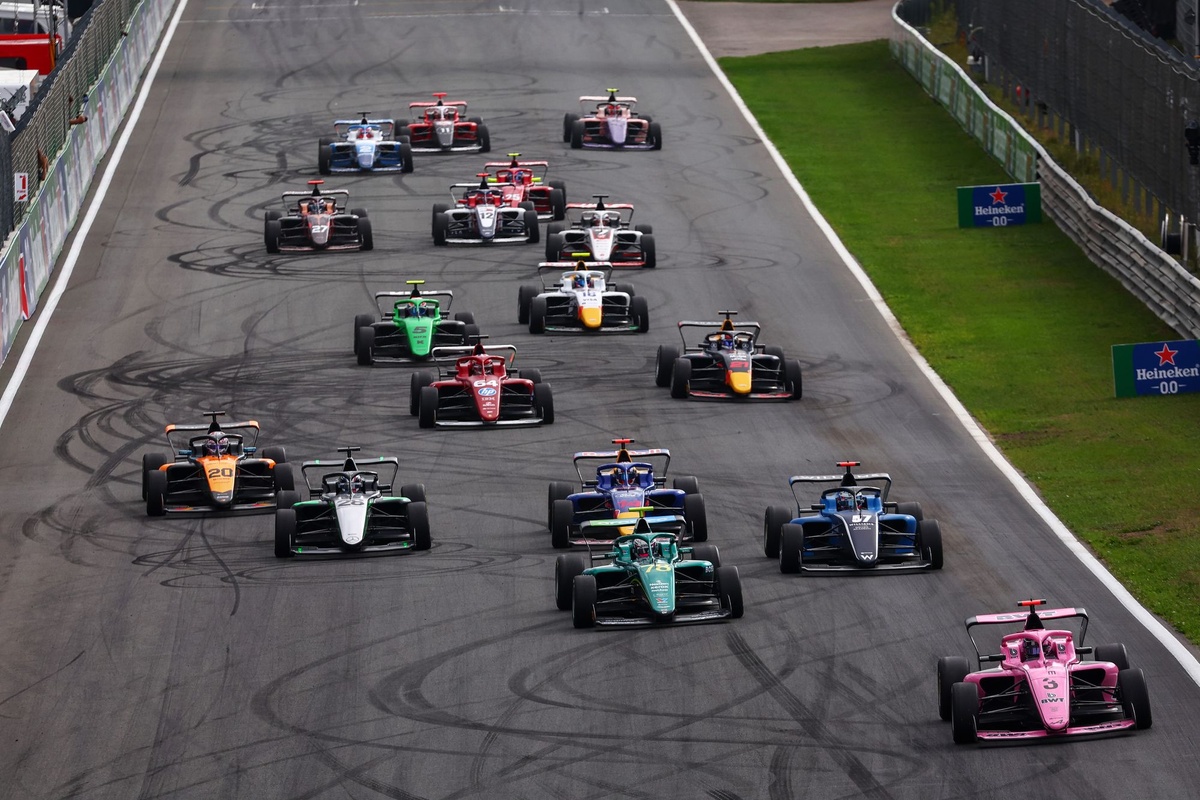 F1 Academy in Singapore: Start time, where to watch live, wild card ...