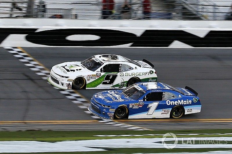 Elliott Sadler comes up short again at Daytona: "This one hurt a lot today"
