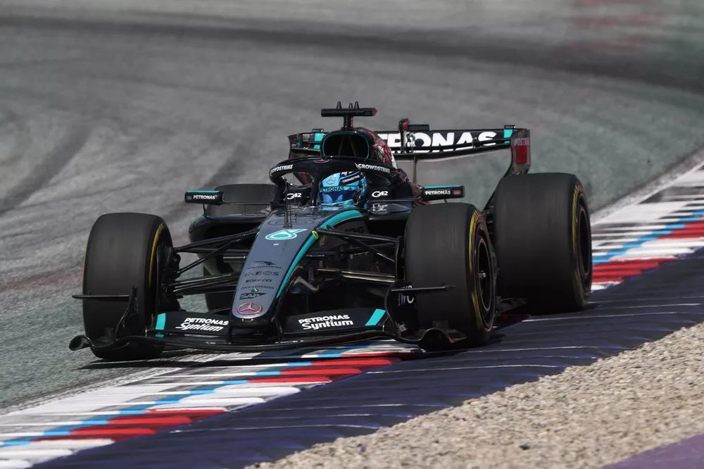 F1 Grand Prix van Oostenrijk: Russell houdt aanstormende Verstappen ...