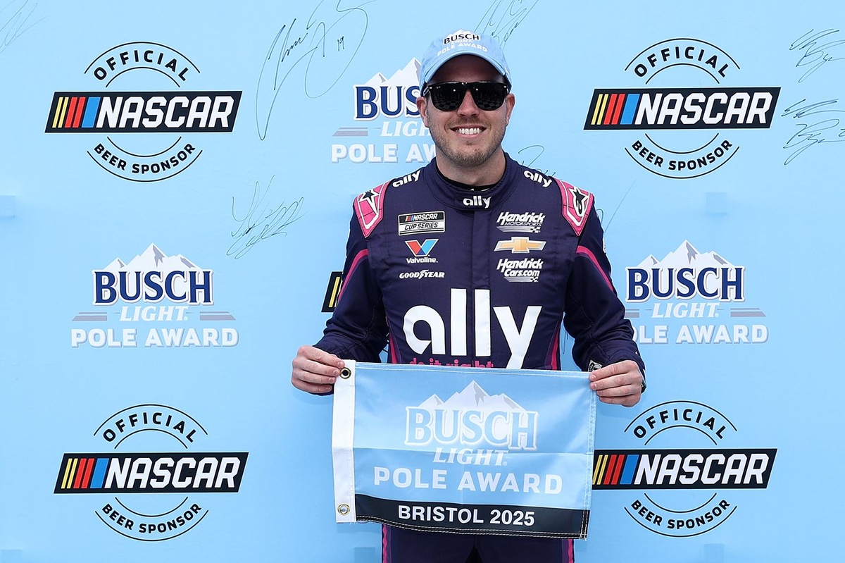 Alex Bowman beats Ricky Stenhouse Jr. to NASCAR Cup pole at Bristol