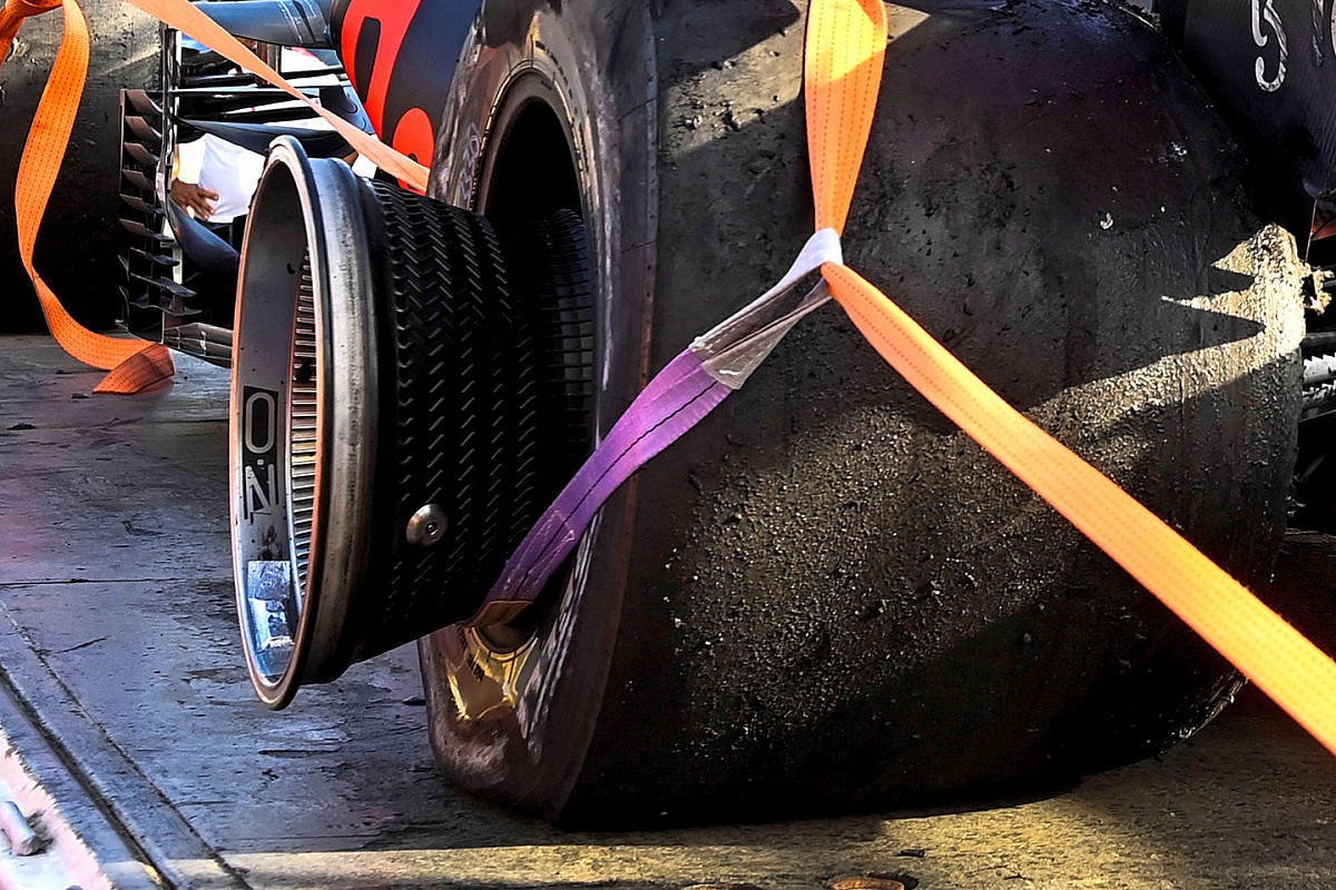 Verstappen: Pirelli cannot blame F1 teams for tyre failures