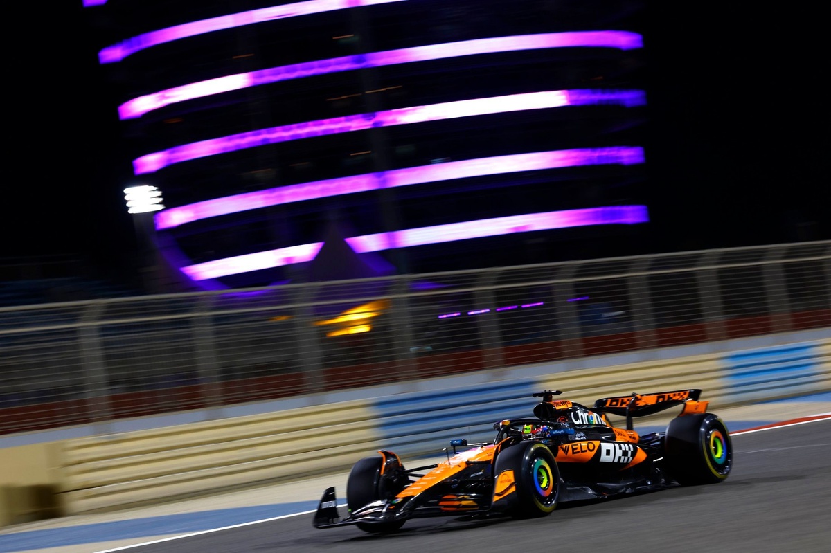 Piastri y Norris dominan una FP2 con susto para Alonso en Bahrein