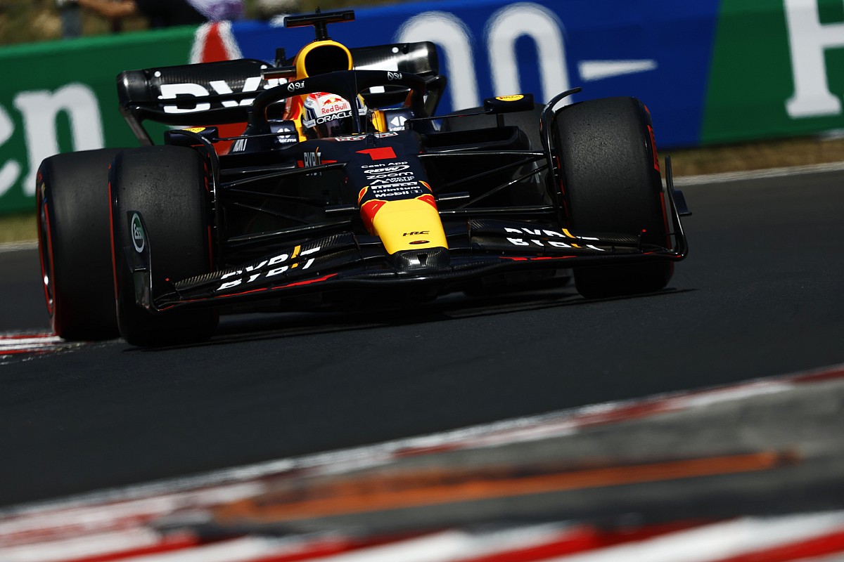 VIDEO: Verstappen behoudt leiding bij eerste pitstop F1 Hongarije