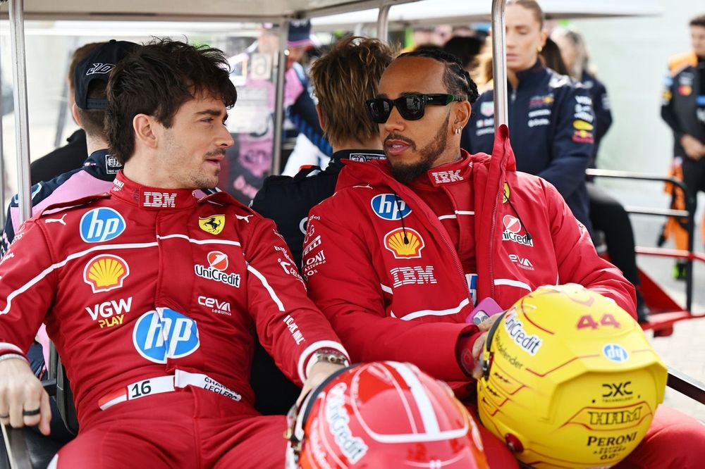 Leclerc nuchter onder Hamilton-hype: "Ferrari groter dan de coureurs"