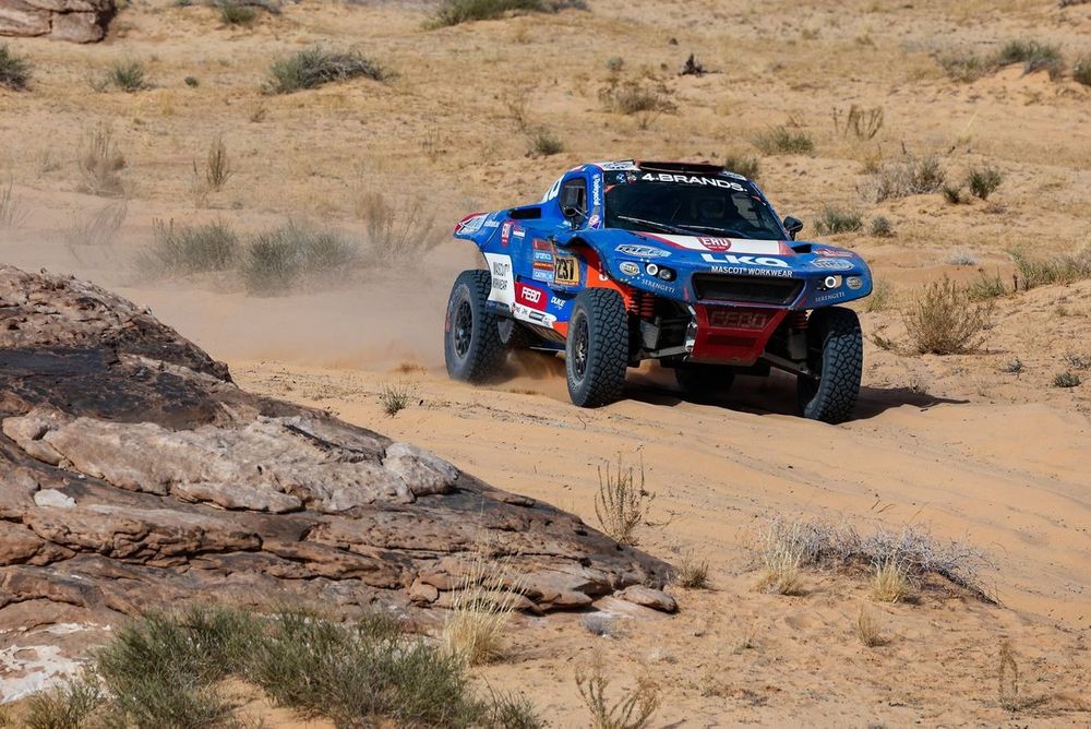 Tim en Tom Coronel in achtste etappe bestraft voor te hard rijden