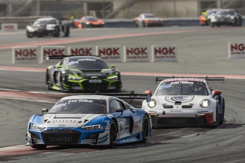 Starterliste 24h Dubai 2025: Rekordfeld mit großen Namen & Masepin-Comeback