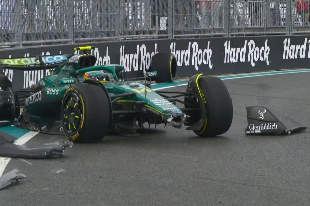 Vídeo: ¡Lawson empuja a Alonso contra el muro cuando estaba en puntos!