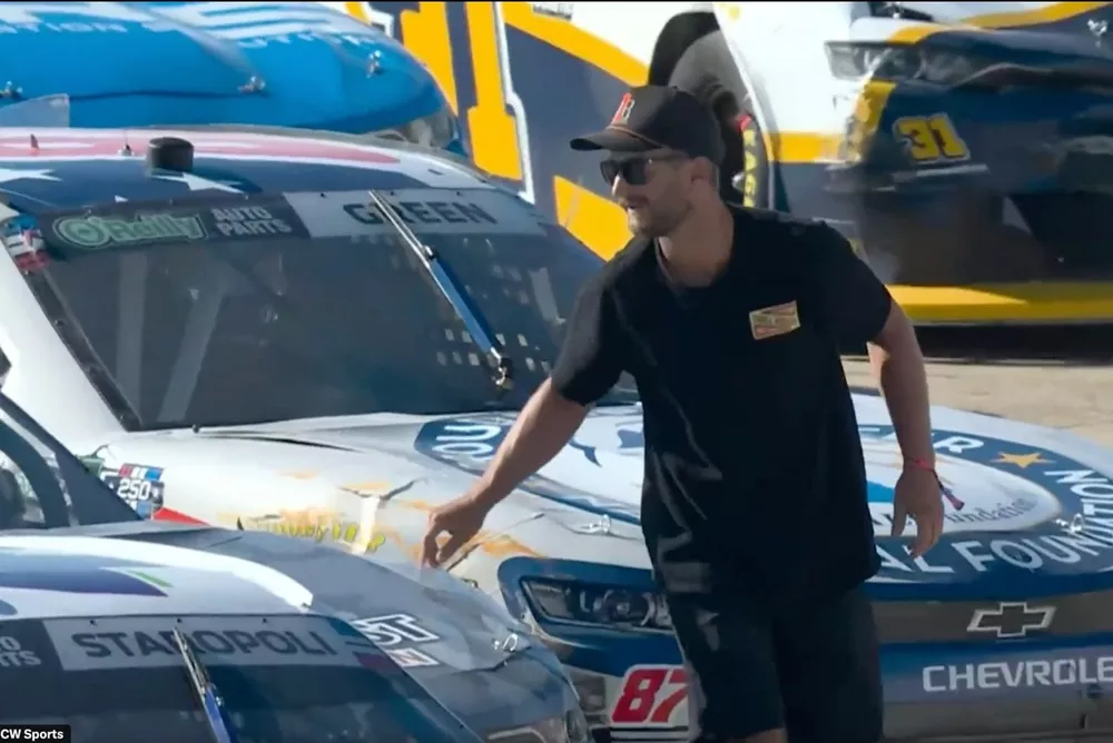 Fan arrested after scaling fences onto NASCAR track, fist-bumping ...
