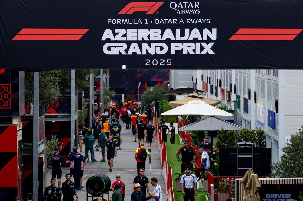 "Paddock cat" steals the show at Azerbaijan GP as F1 teams and fans go ...