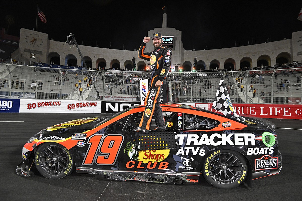 NASCAR Cup LA Coliseum: Truex wins chaotic Clash race