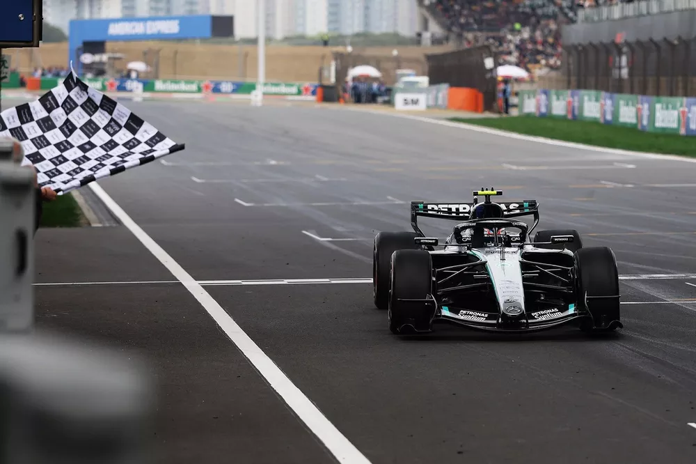 F1 Chinese GP: Kimi Antonelli takes maiden win as Lewis Hamilton scores ...