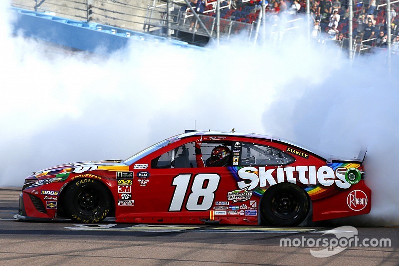 Kyle Busch tops Truex at Phoenix for NASCAR win No. 199