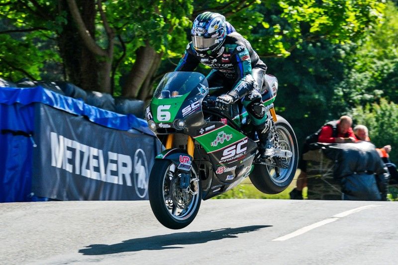 Isle of Man TT 2024 (Supertwin 2): Michael Dunlop gewinnt nach Abbruch