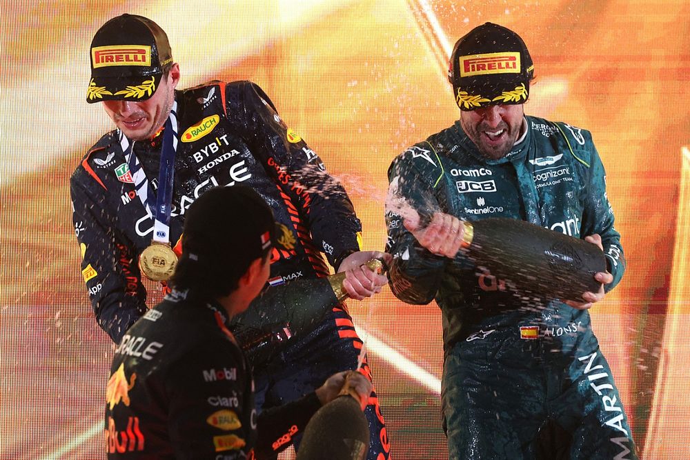 Max Verstappen: "Alonso kan dit F1-seizoen zeker races winnen"