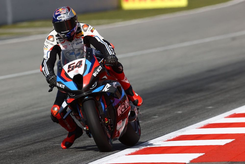 Race 1 WSBK Catalunya: Razgatlioglu Beri Kemenangan BMW Setelah 2013