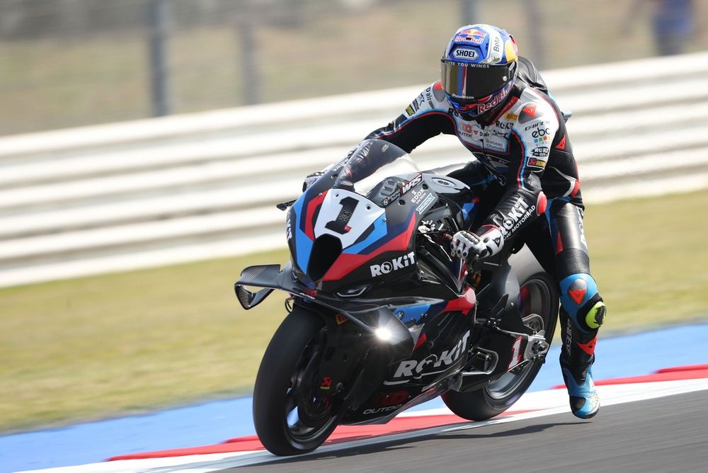 WSBK Donington 1. Yarış: Toprak Razgatlıoğlu, büyük farkla kazanıyor!