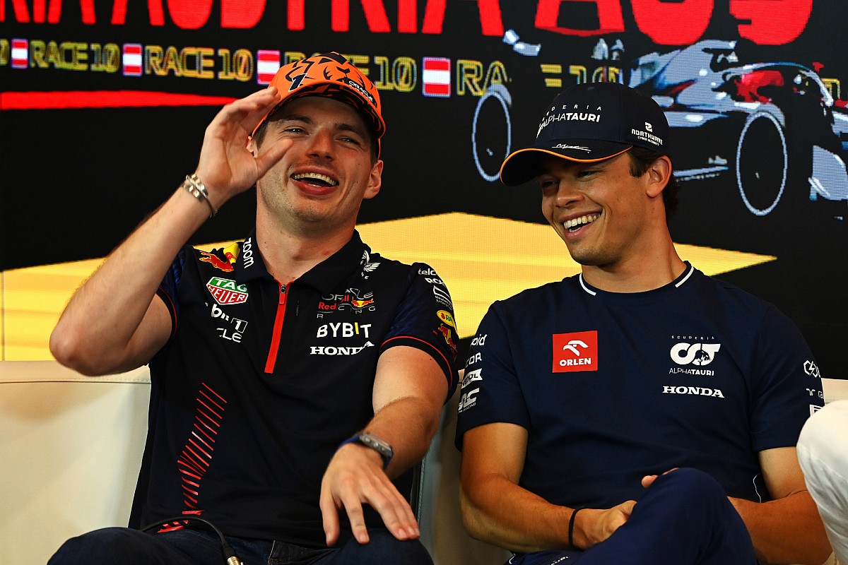 De Vries pone a Max Verstappen como su "hermano mayor" en la F1
