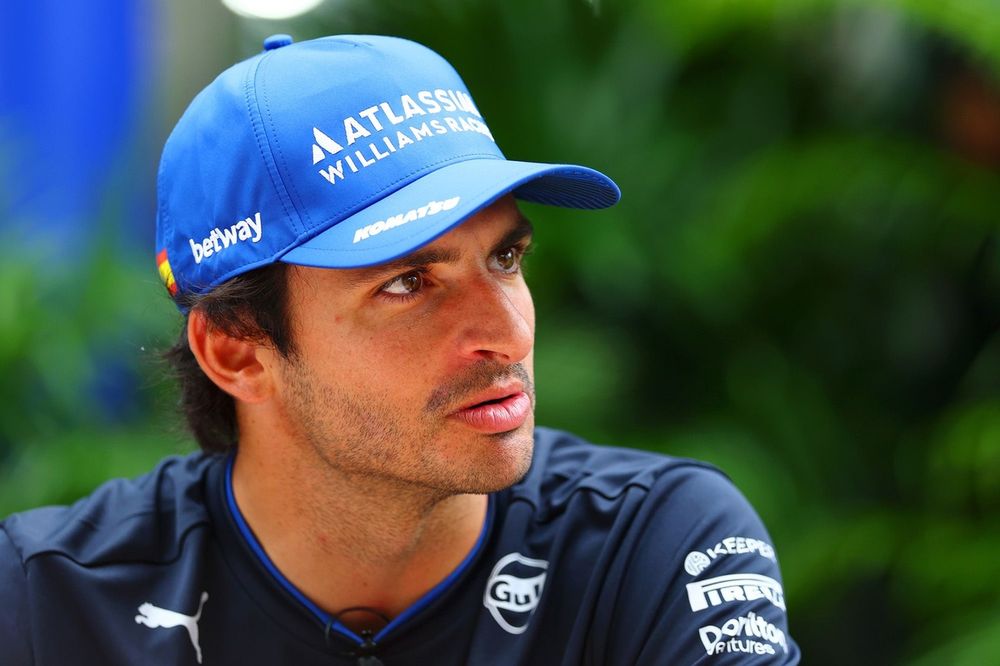 Carlos Sainz slams TV focus on “celebrities and girlfriends”, F1 responds