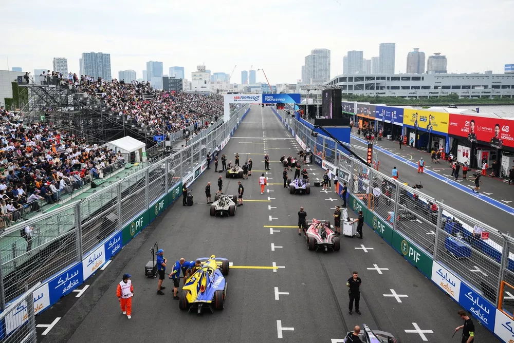 フォーミュラE東京E-Prix、2026年は初のナイトレースに！ 20時から湾岸エリアを疾走……「東京の夜を一層輝かせる」と小池都知事