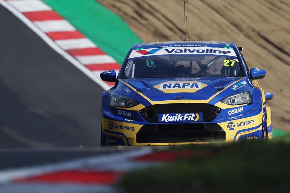 BTCC Brands Hatch: Cammish cruises to victory in opener
