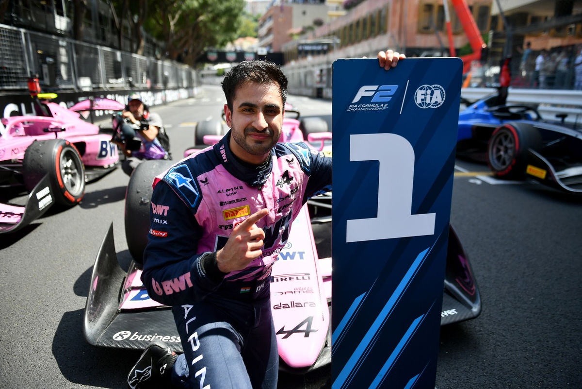 F2. Maini odbił się od dna