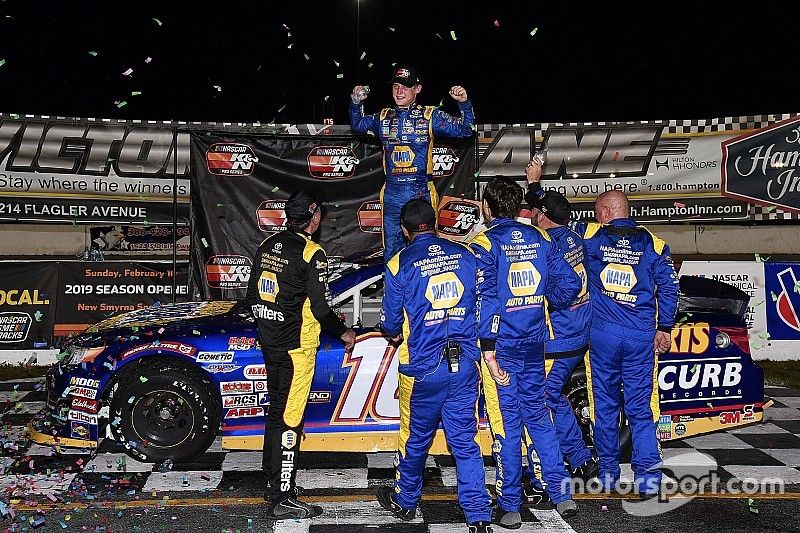 Derek Kraus gets lead and stays out front to win K&N opener