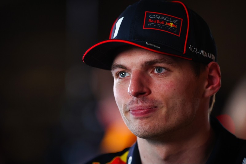 Red-Bull-CEO stellt klar: Max Verstappen "wird auch 2026 für uns fahren"!