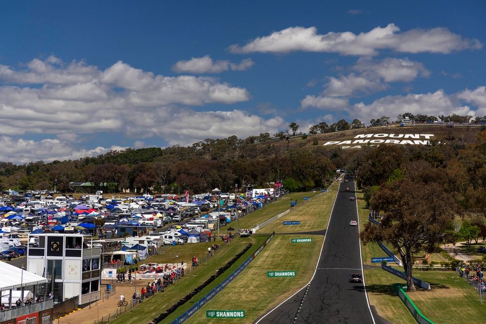 Bathurst 1000: Van Gisbergen/Stanaway take dominant victory