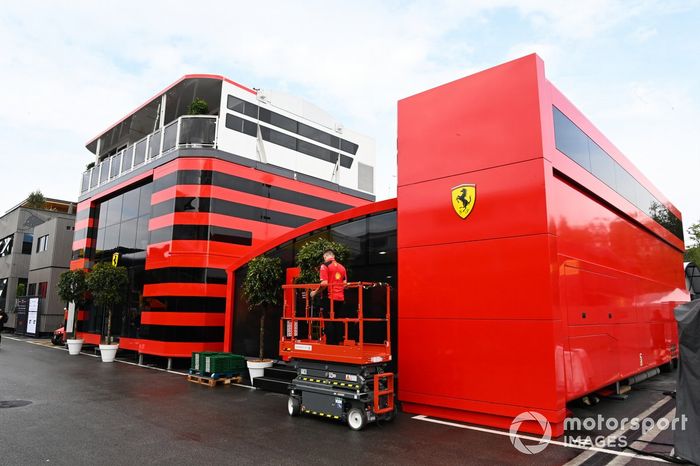 Foto's: Teams hebben motorhomes weer meegenomen naar F1 Spanje