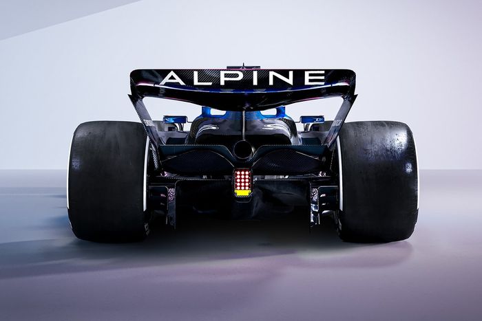 Las fotos de los Alpine A523 azul y rosa de Ocon y Gasly para la F1 2023