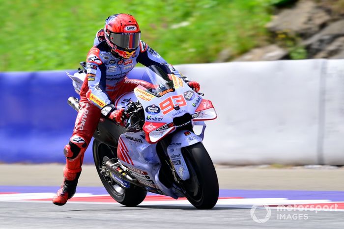 ¿Qué pilotos han ganado carreras en MotoGP y cuántas?