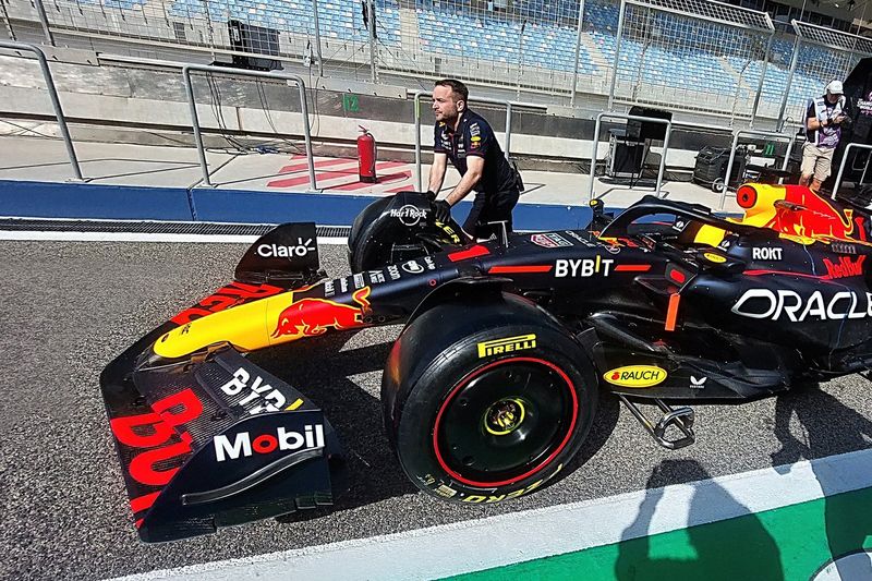 La véritable Red Bull RB19 se dévoile à Bahreïn