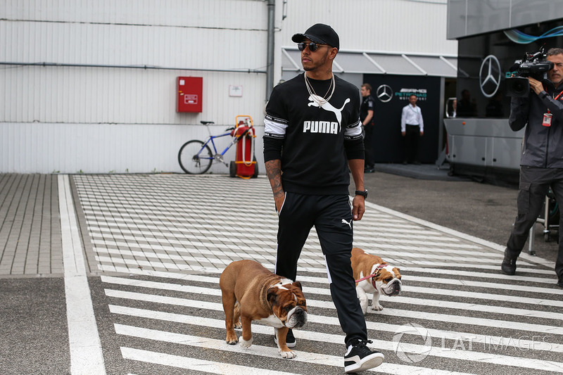 Lewis Hamilton, Mercedes AMG F1 W08 with his dogs Coco and Roscoe ...