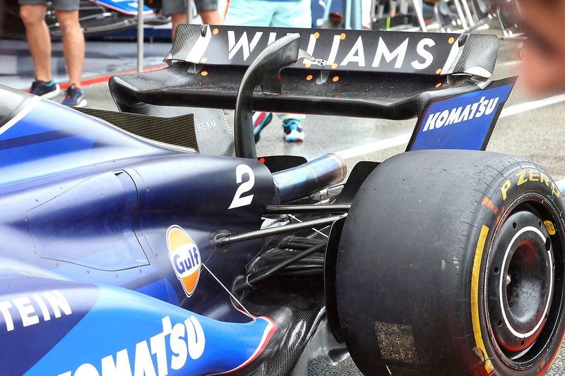 EL2 - Russell devant Piastri et Hamilton, Hülkenberg dans le mur