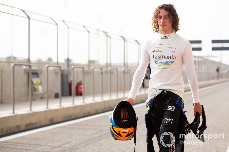 Alexander Peroni Profile - Bio, News, High-Res Photos & High Quality Videos