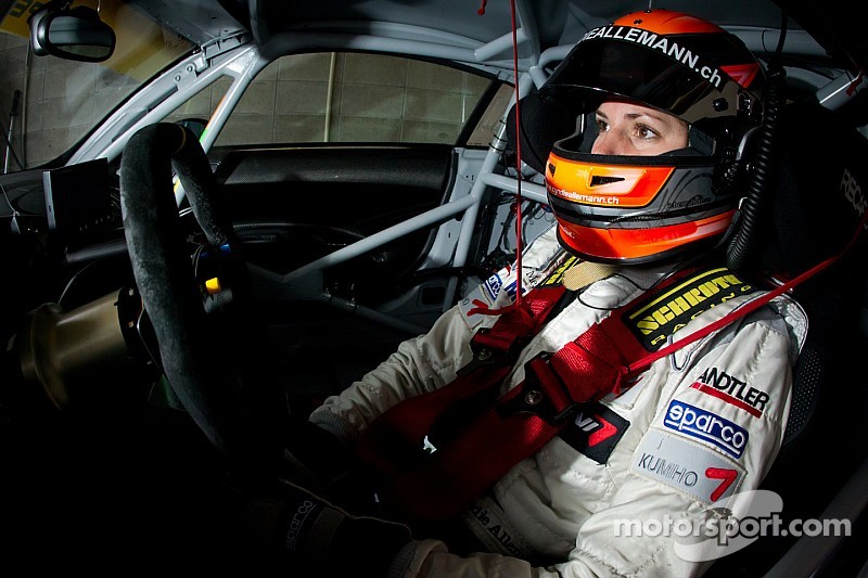 Cyndie Allemann passes Super GT rookie test with success