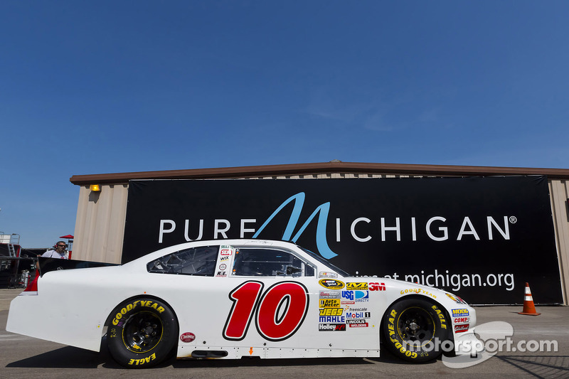 David Reutimann scores top-25 finish at Michigan