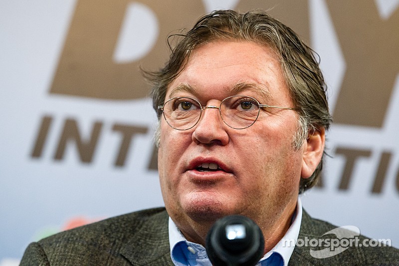 Cow pokes at the Cattlemen's Brawl: Punching not allowed in Texas