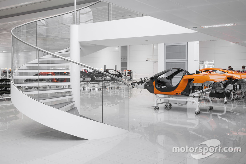 Le McLaren Technology Center - Visite au McLaren Technology Centre ...