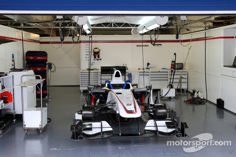The empty garage of the BMW Sauber F1 Team at Jerez February test II